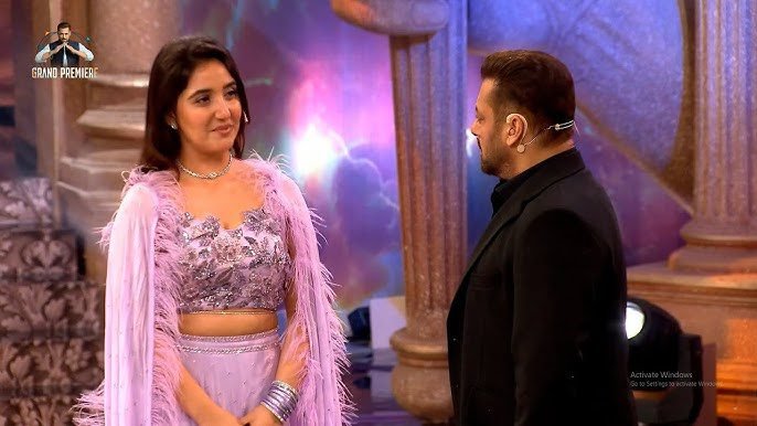 Bigg Boss 19 : Salman Applauds Ashnoor Kaur - IndiaWorld